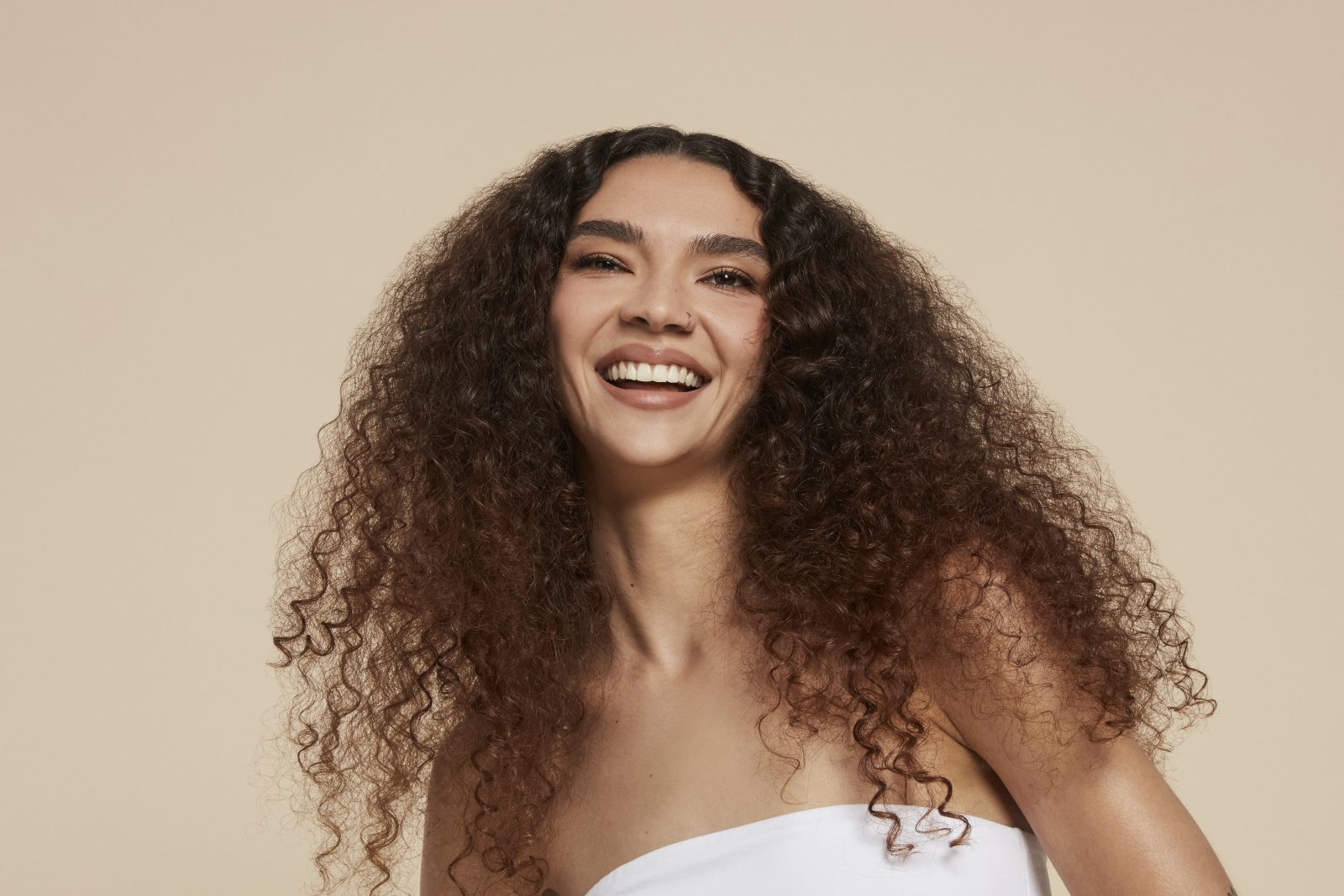 How To Ride the New Wave Of Beach Girl Hair - Grazia Singapore