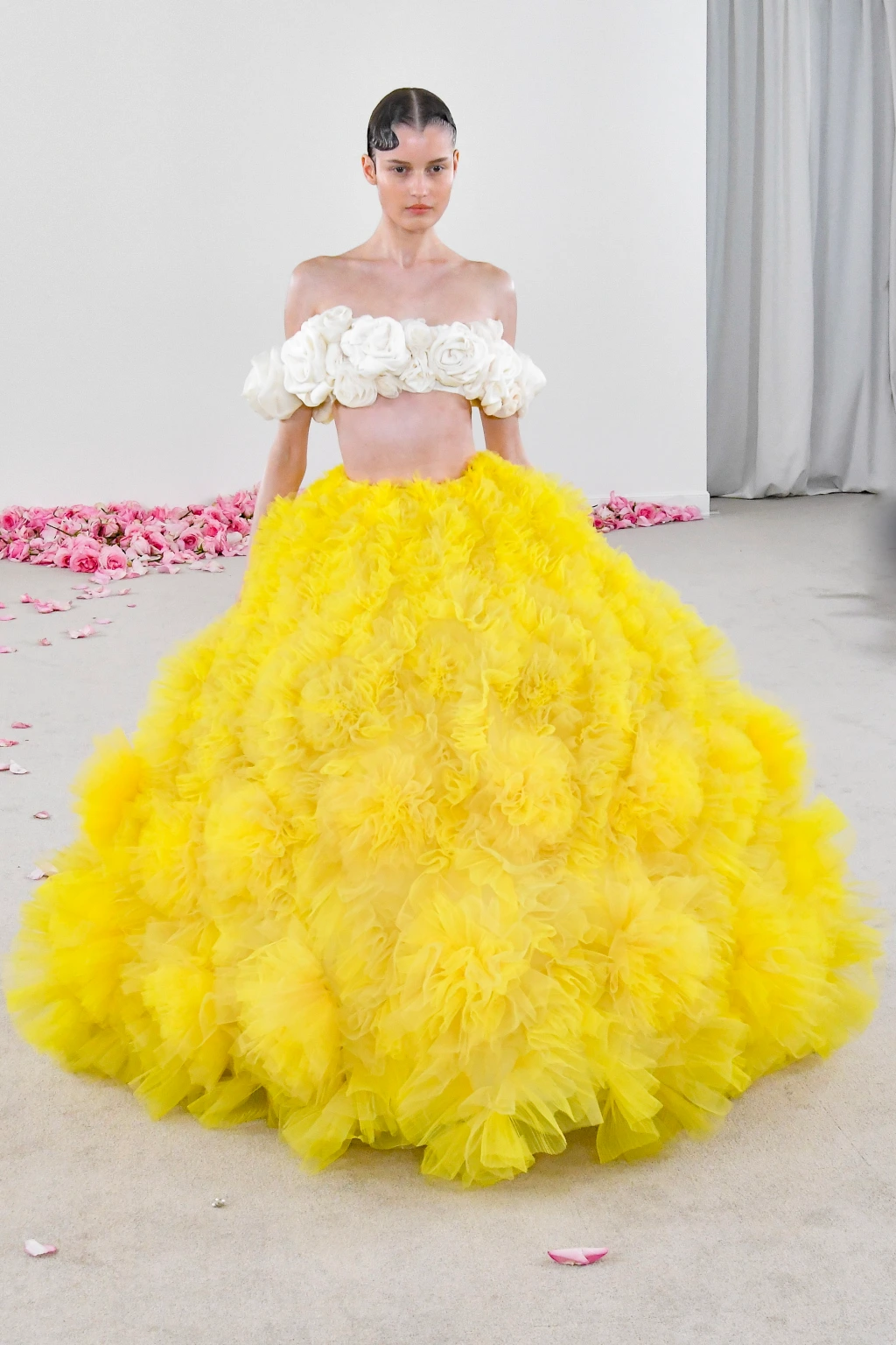 At Giambattista Valli, A Regal Display Of Macro-Couture - Grazia Singapore