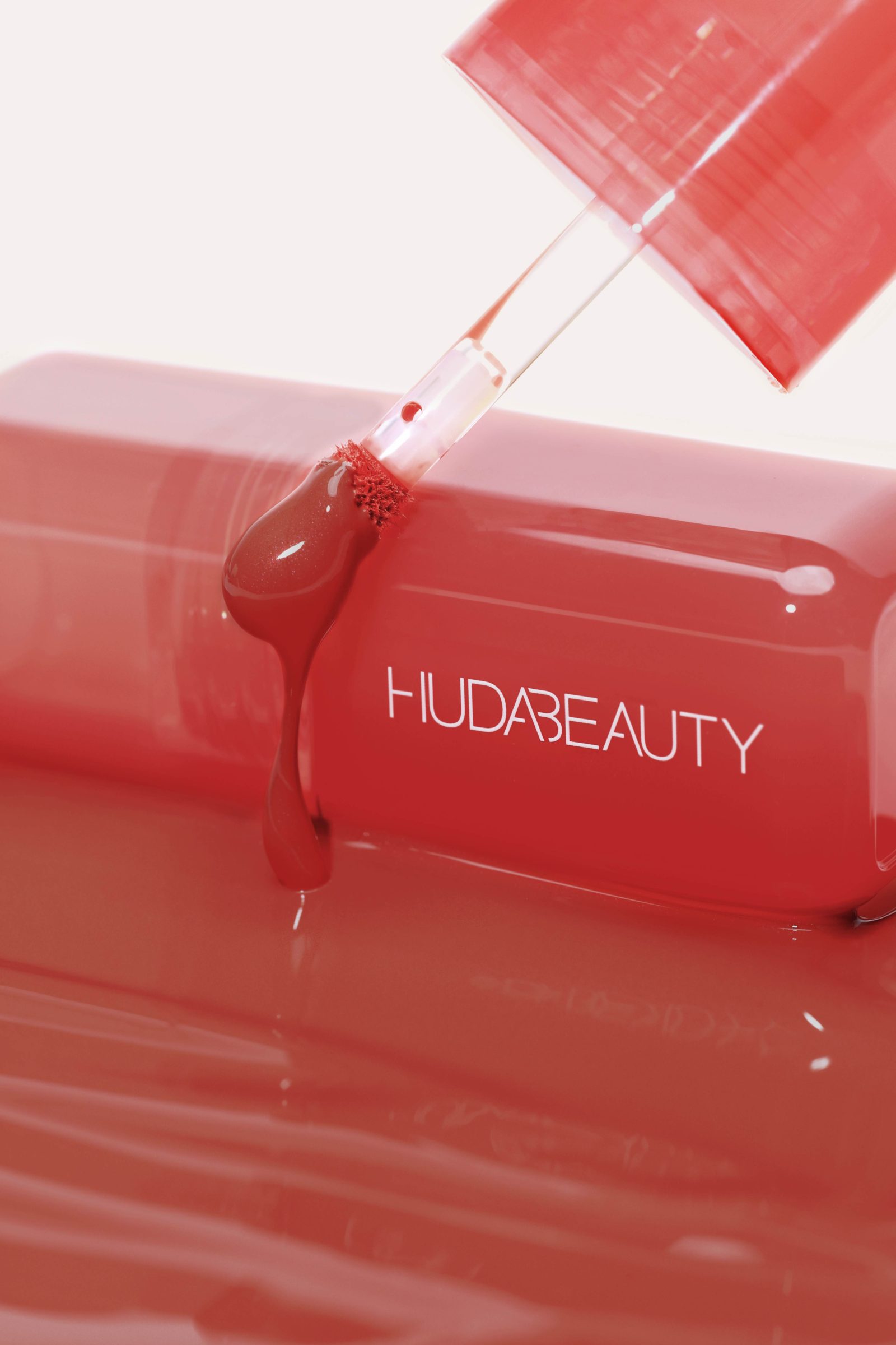 How Huda Kattan from Huda Beauty Perfects Ombré Blush