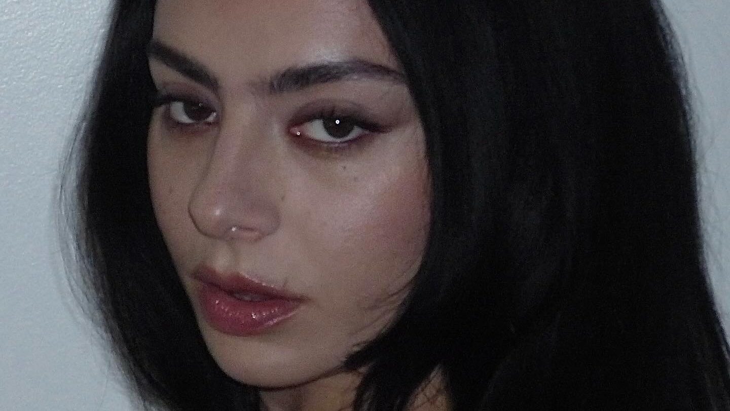 Here's How To Perfect 'Brat' Makeup - Grazia Singapore