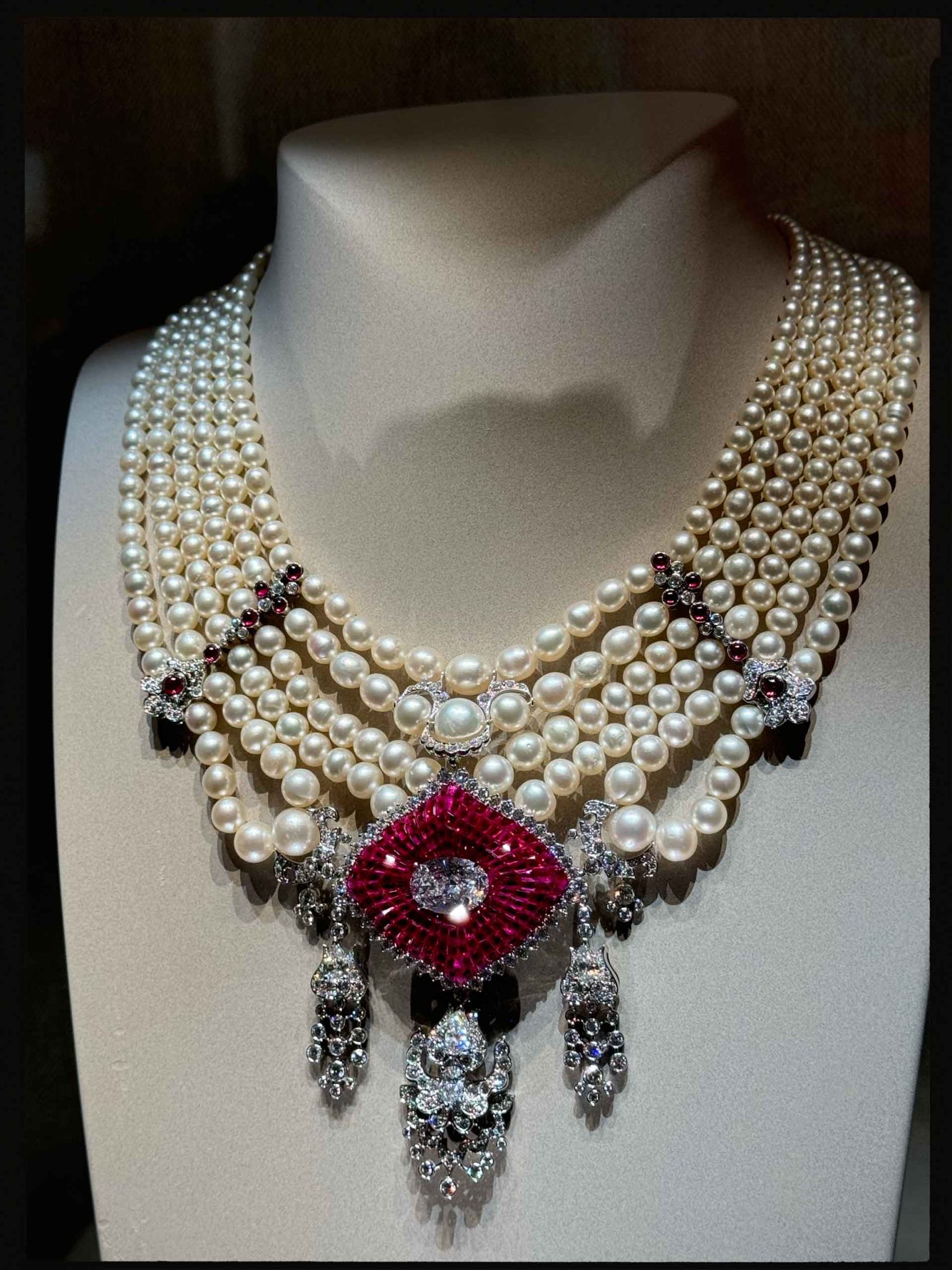 Van Cleef & Arpels Puts The Ruby In The Spotlight
