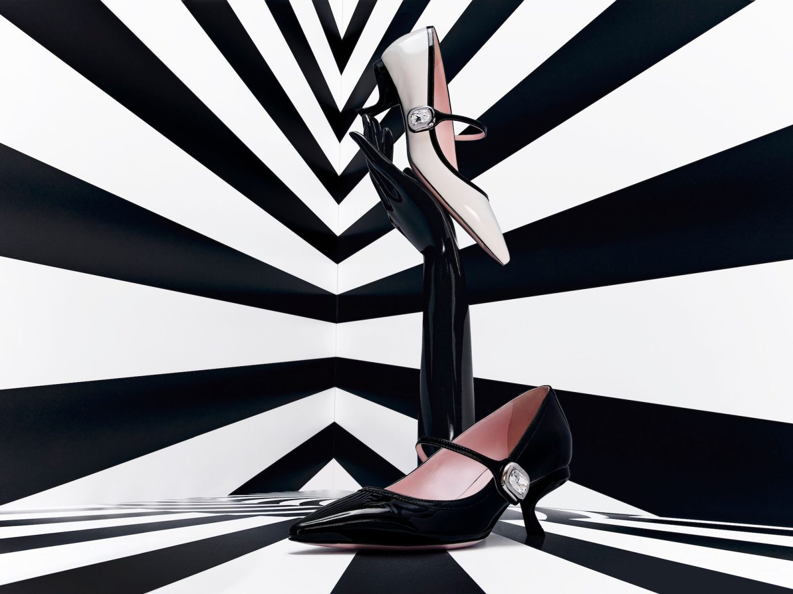Roger Vivier Opens ‘Vivier Op-Tical’ FW24 Pop-Up In Marina Bay Sands